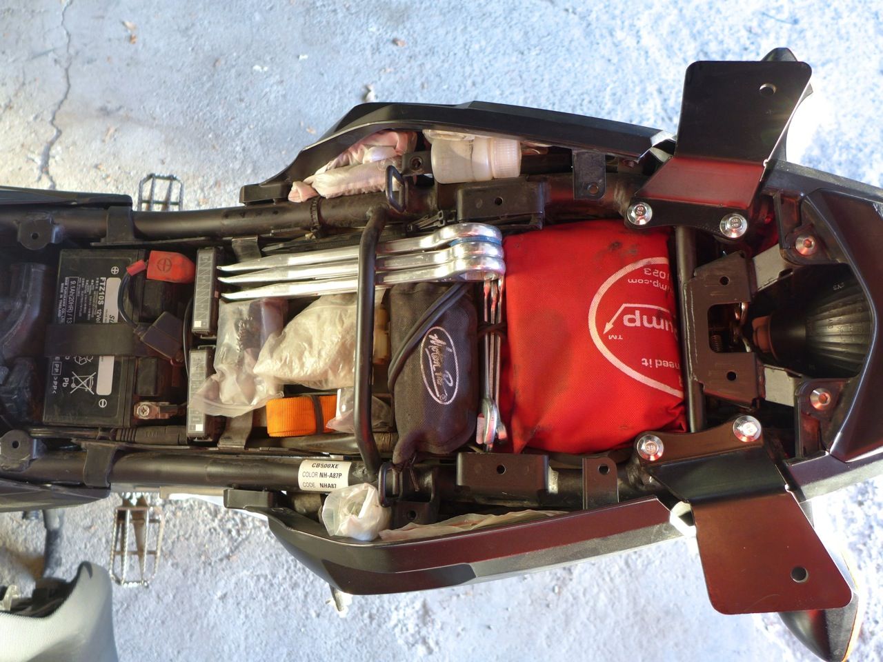 UNDERSEAT STORAGE - page 1 - CB500X and NX500 - General Chat - Honda CB500X